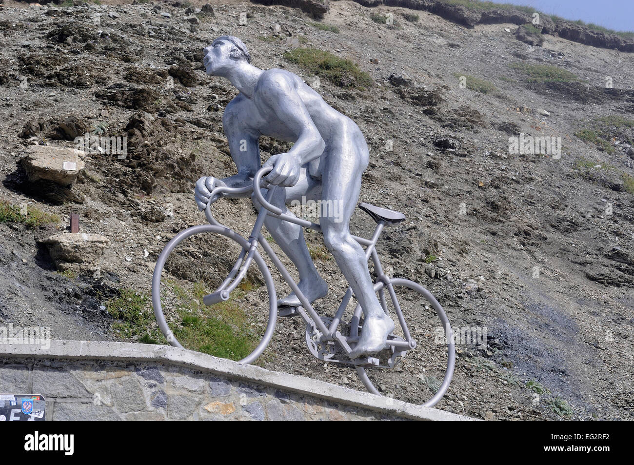 Cyclist france pyrenees statue hi-res stock photography and images - Alamy