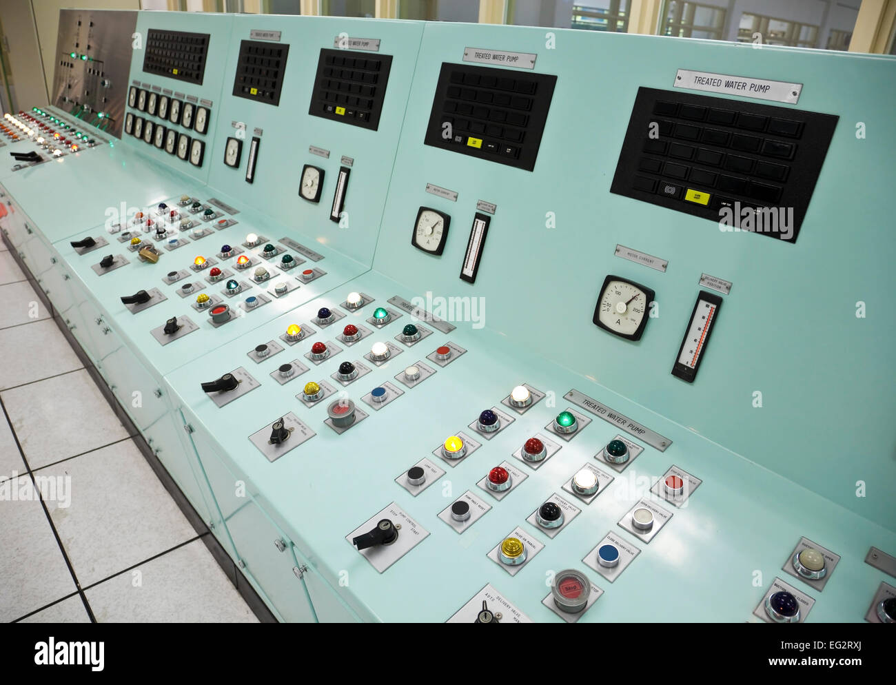 Control room water treatment plant hi-res stock photography and images ...