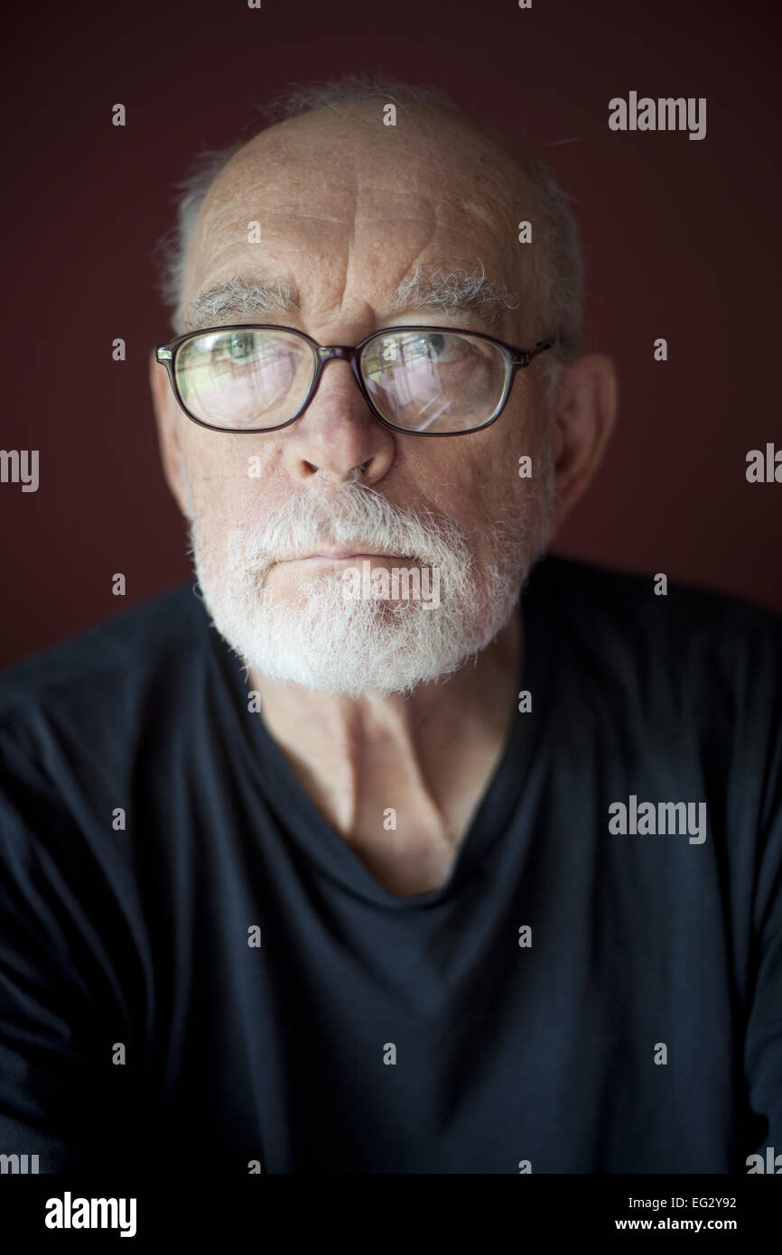 Old man with beard and glasses Stock Photo - Alamy