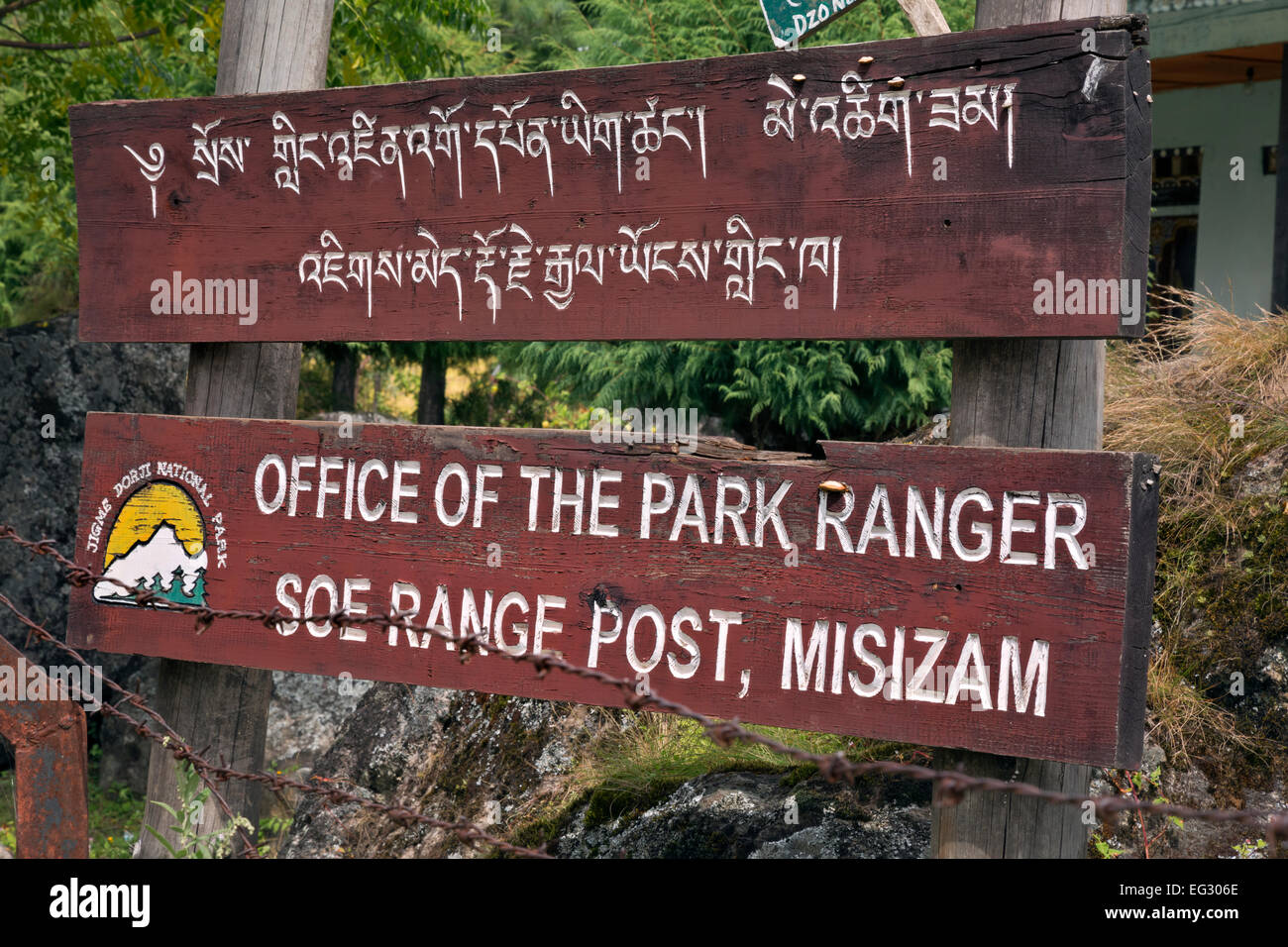 BU00141-00...BHUTAN - Sign along the route of the Jhomolhari 2 Trek in ...