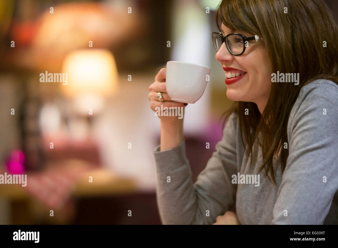 Enjoying a cup of tea with friends hi-res stock photography and images ...