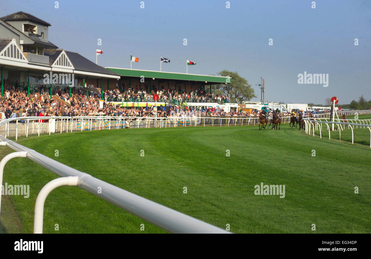 Grandstand catterick racecourse hi-res stock photography and images - Alamy