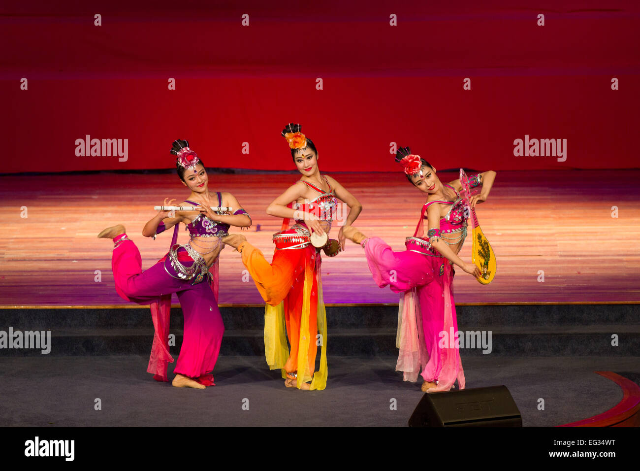 Harare, Zimbabwe. 15th Feb, 2015. Chinese dancers perform a traditional ...