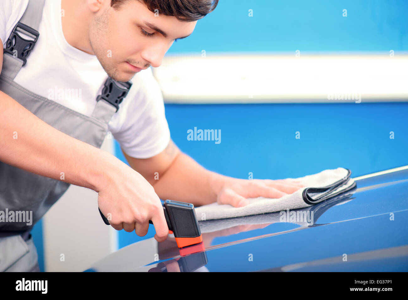 Car mechanic at the service station Stock Photo - Alamy