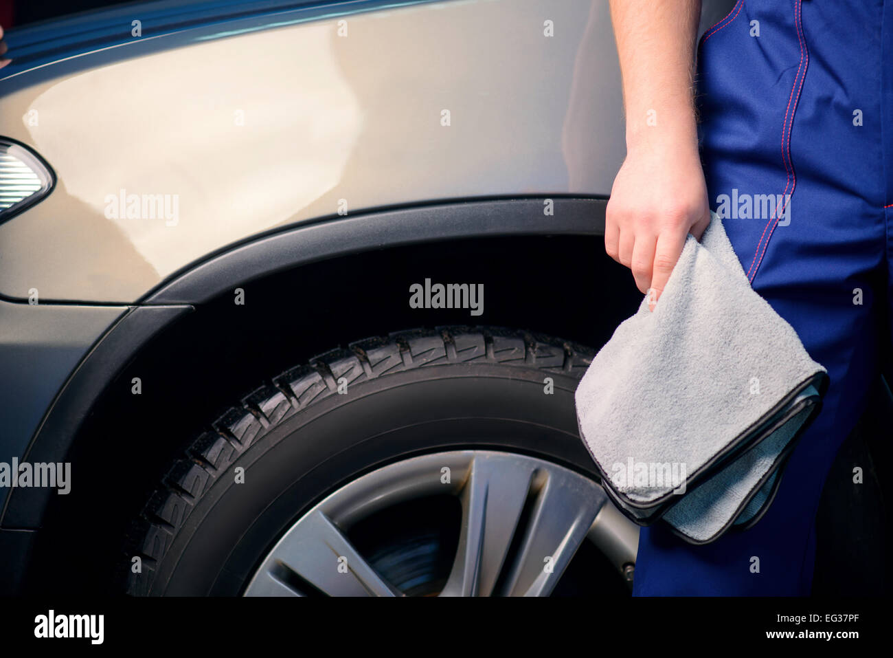 Car mechanic at the service station Stock Photo - Alamy
