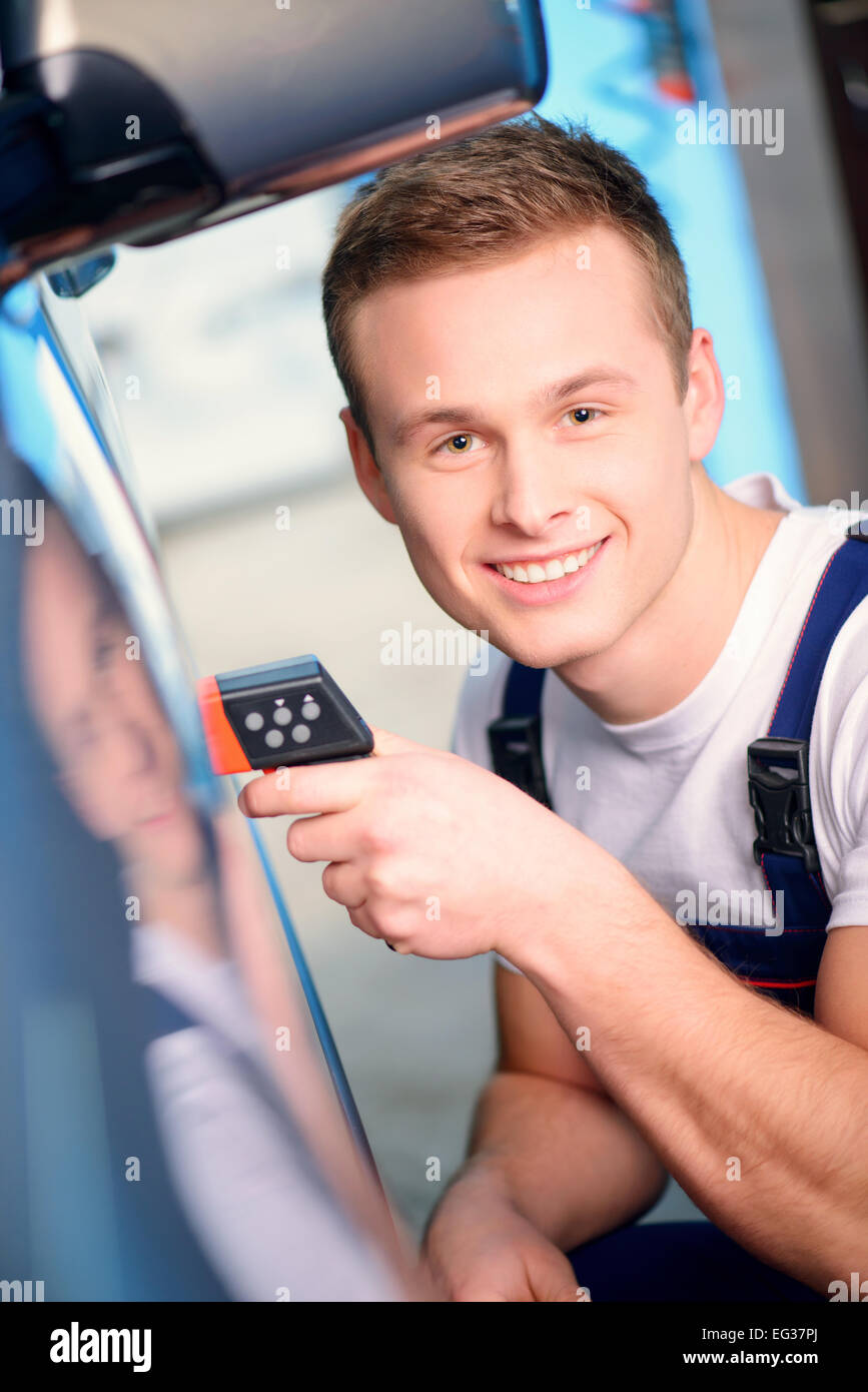 Car mechanic at the service station Stock Photo - Alamy