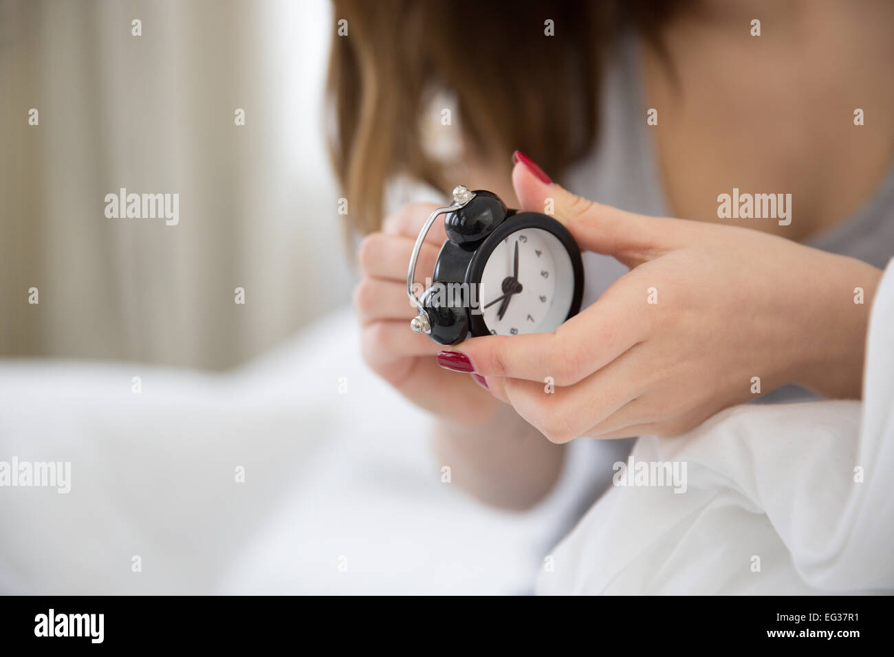 Setting alarm clock and hand hi-res stock photography and images - Alamy