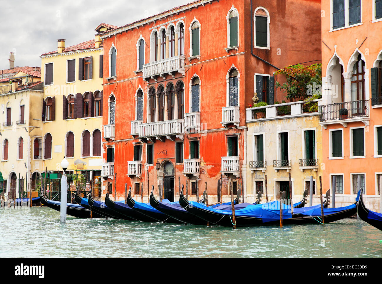 Gondolas in venice italy hi-res stock photography and images - Alamy