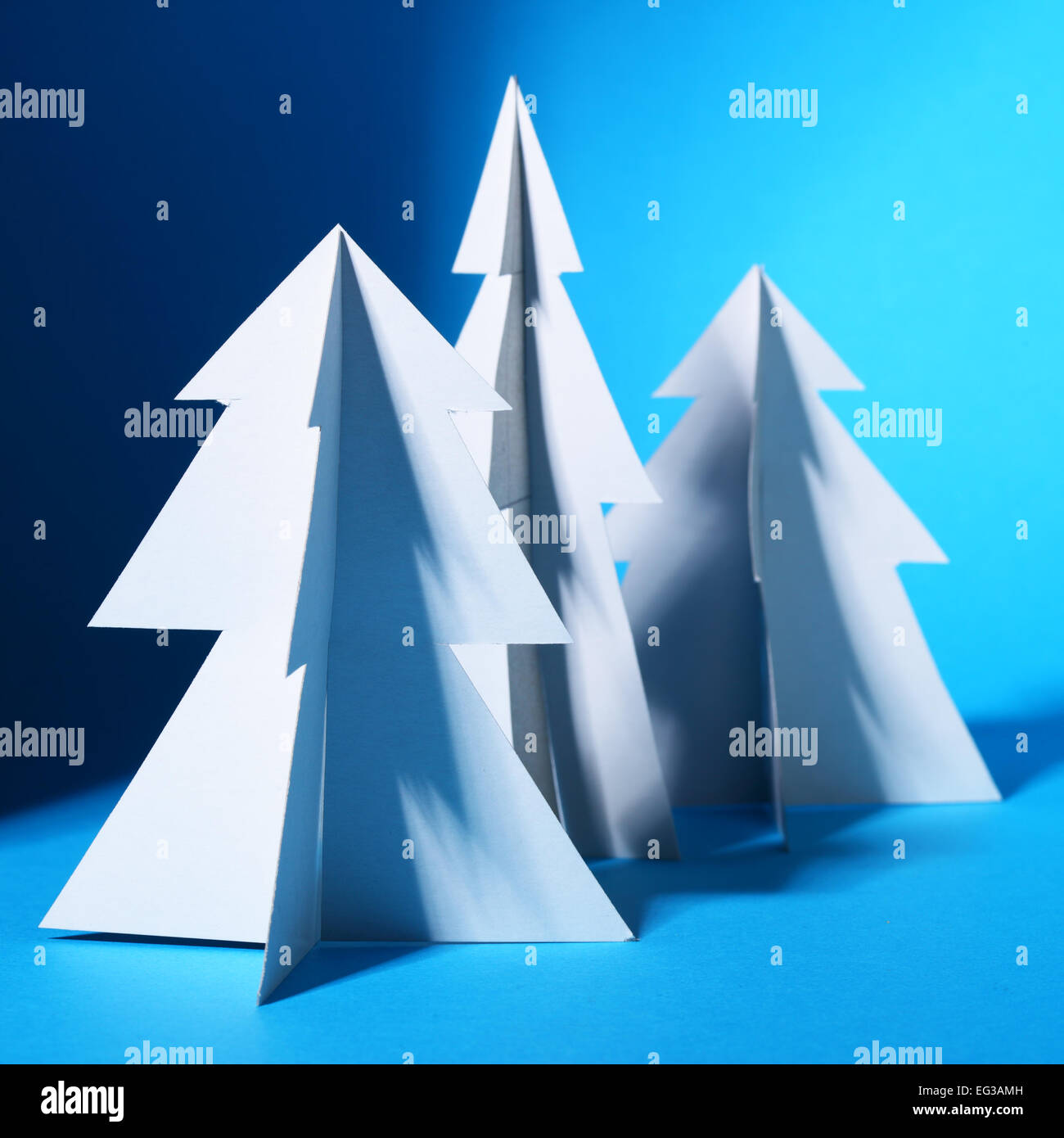 Paper christmas trees hi-res stock photography and images - Alamy