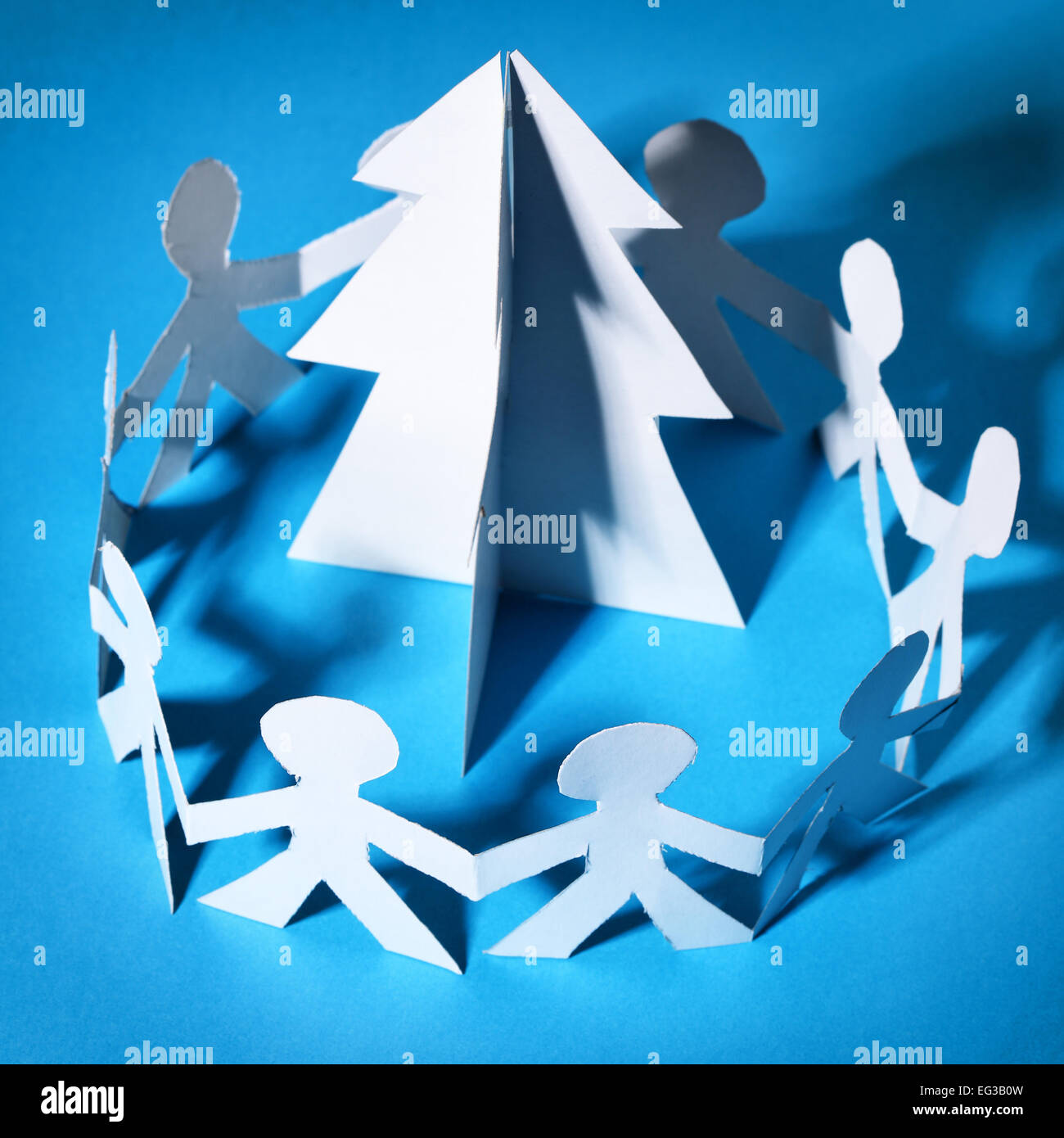 Dancing around the tree hi-res stock photography and images - Alamy