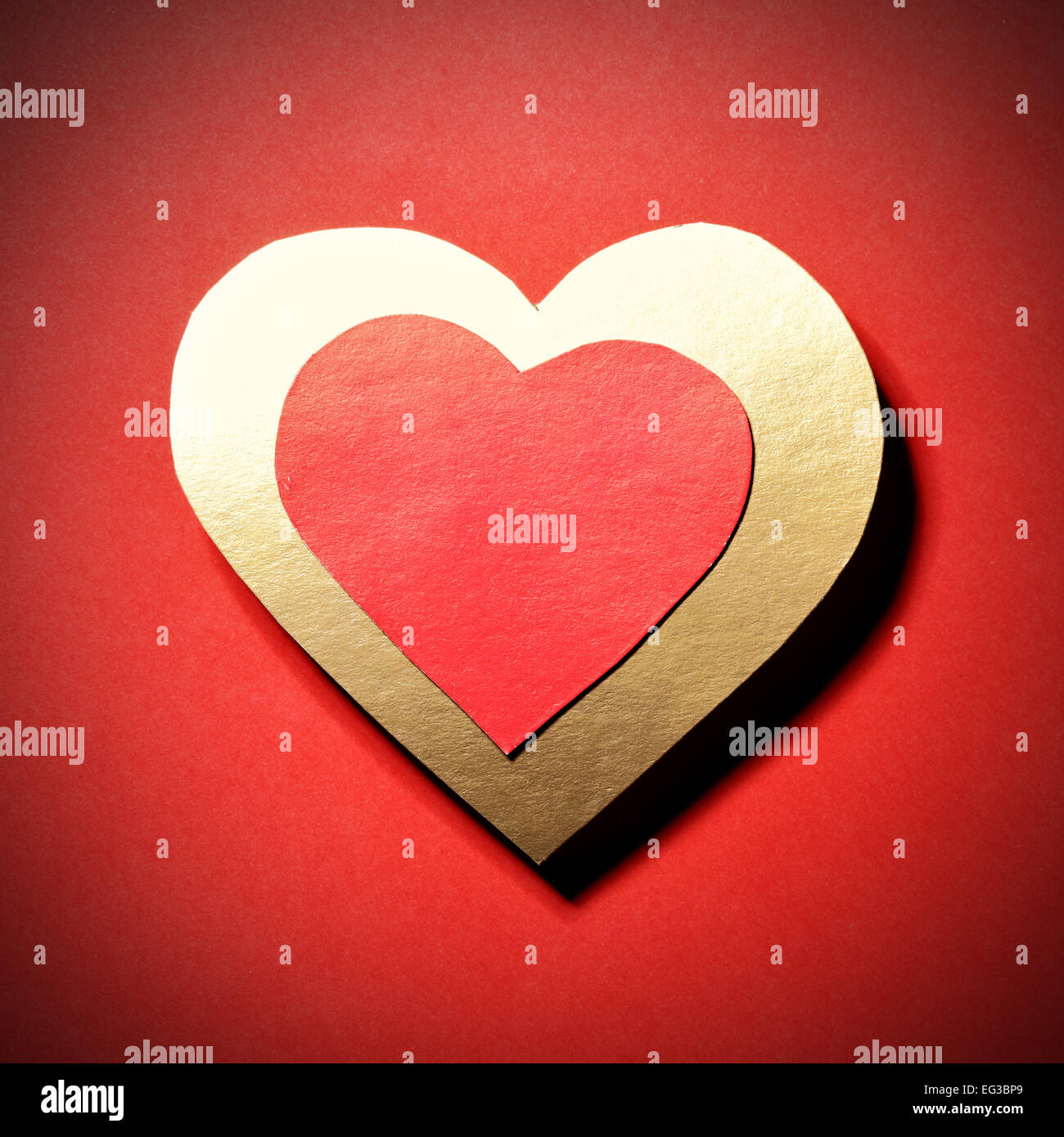 Red hearts paper hi-res stock photography and images - Alamy