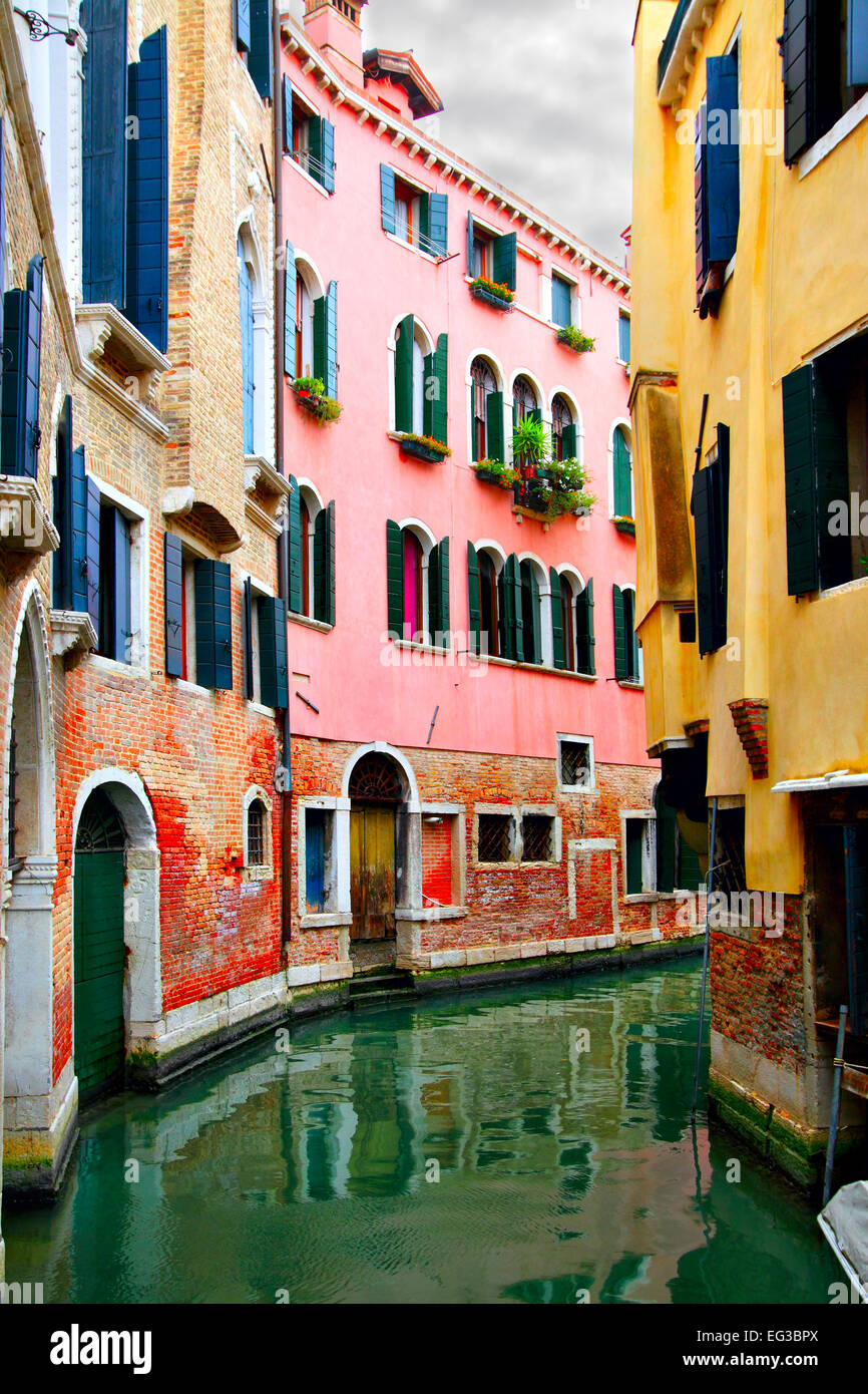 Narrow curved canal in Venice, Italy Stock Photo - Alamy