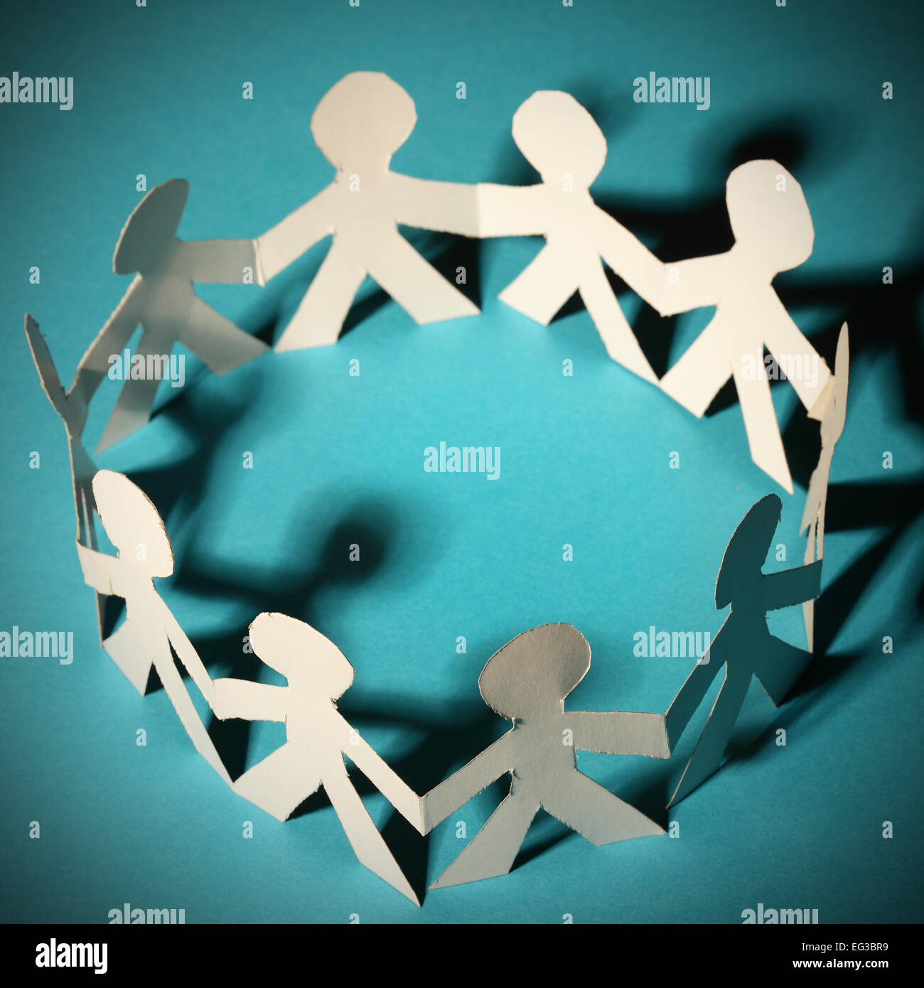 Circle of paper chain people hi-res stock photography and images - Alamy