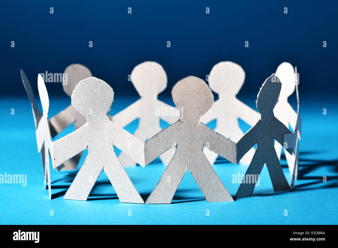 Paper chain people hi-res stock photography and images - Alamy