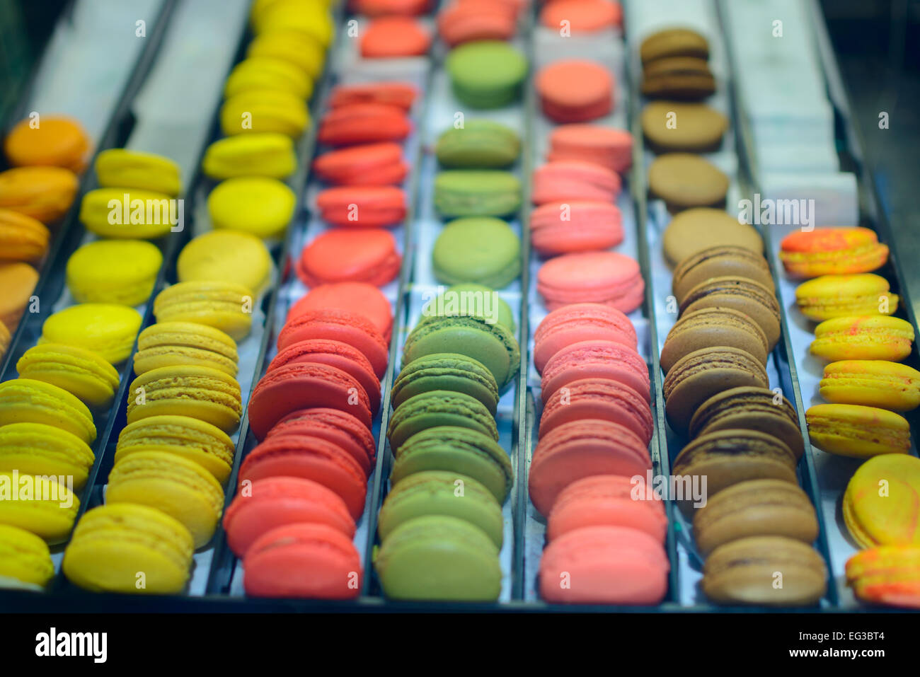 rows of macaroons in store Stock Photo - Alamy