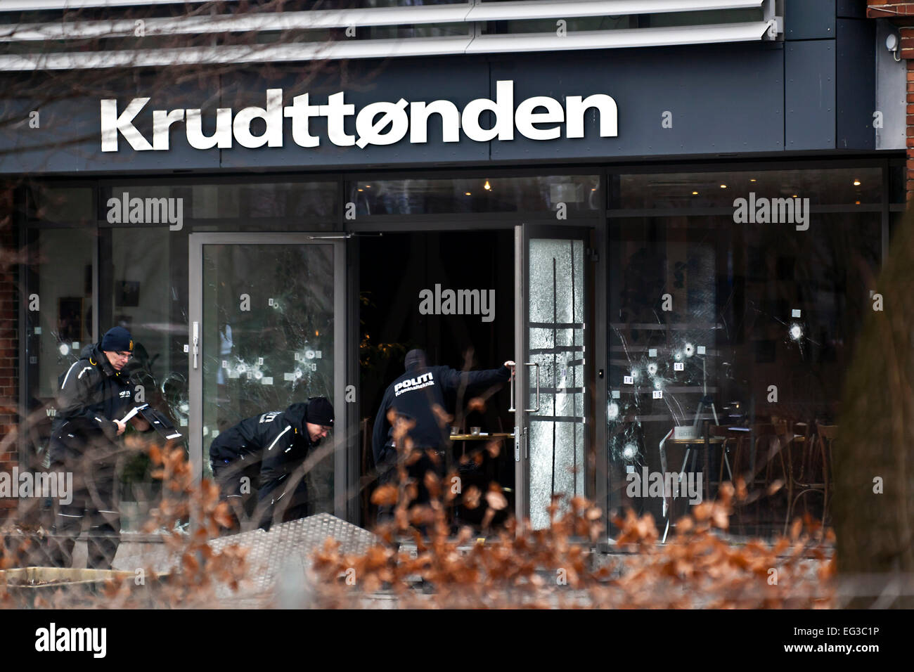 Automatic assault hi-res stock photography and images - Alamy