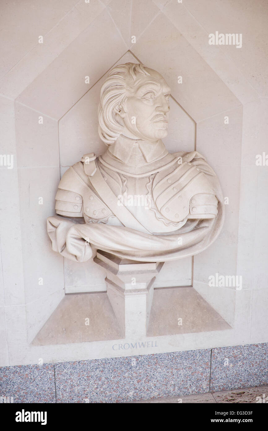 Cromwell memorial hi-res stock photography and images - Alamy