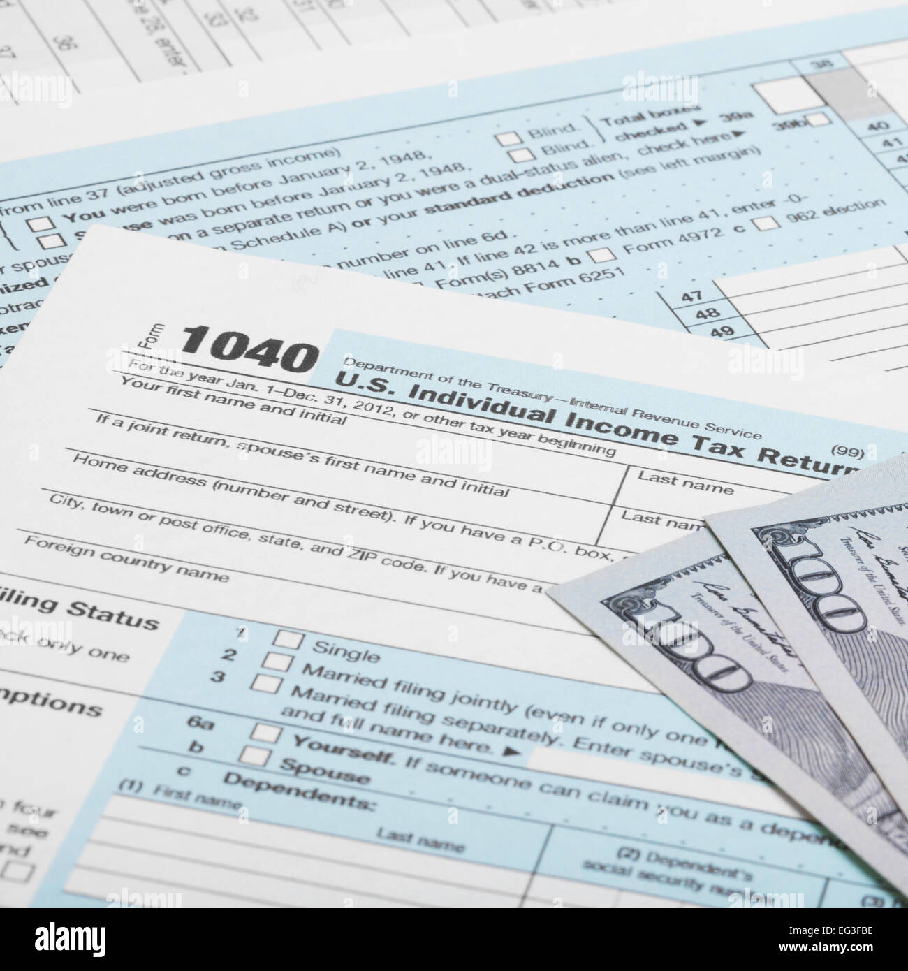 Hundred dollars with US 1040 Tax Form Stock Photo - Alamy