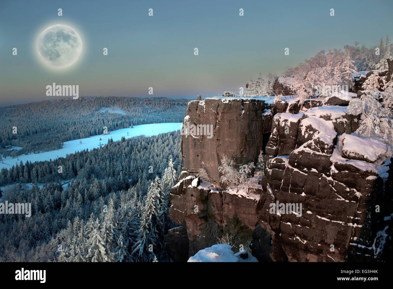 Full moon up mountain hi-res stock photography and images - Alamy