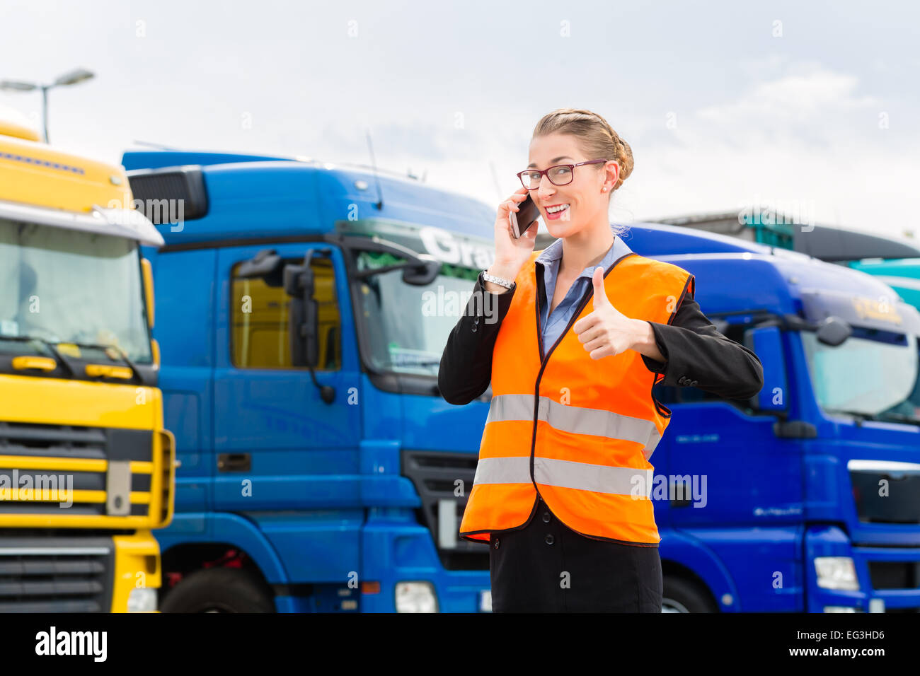 Lorry driver mobile phone hi-res stock photography and images - Alamy
