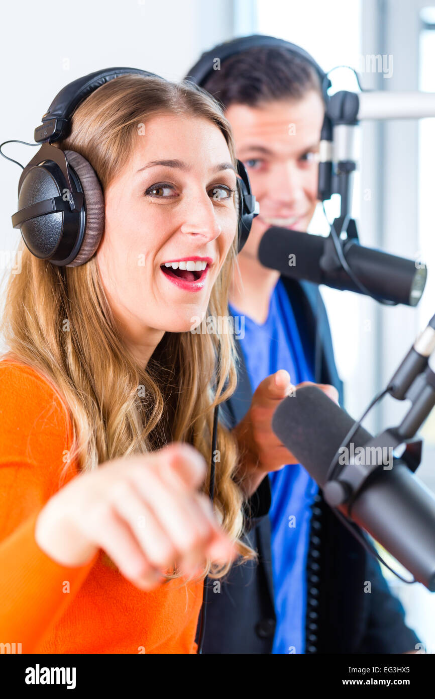 Radio presenter microphone man hi-res stock photography and images - Alamy