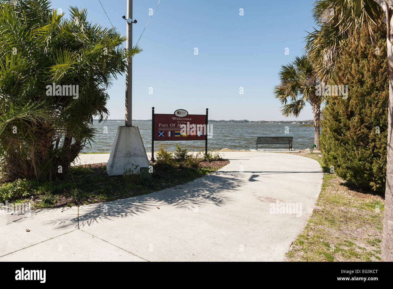 Welcome sign to the Port of Mount Dora Florida USA Stock Photo - Alamy