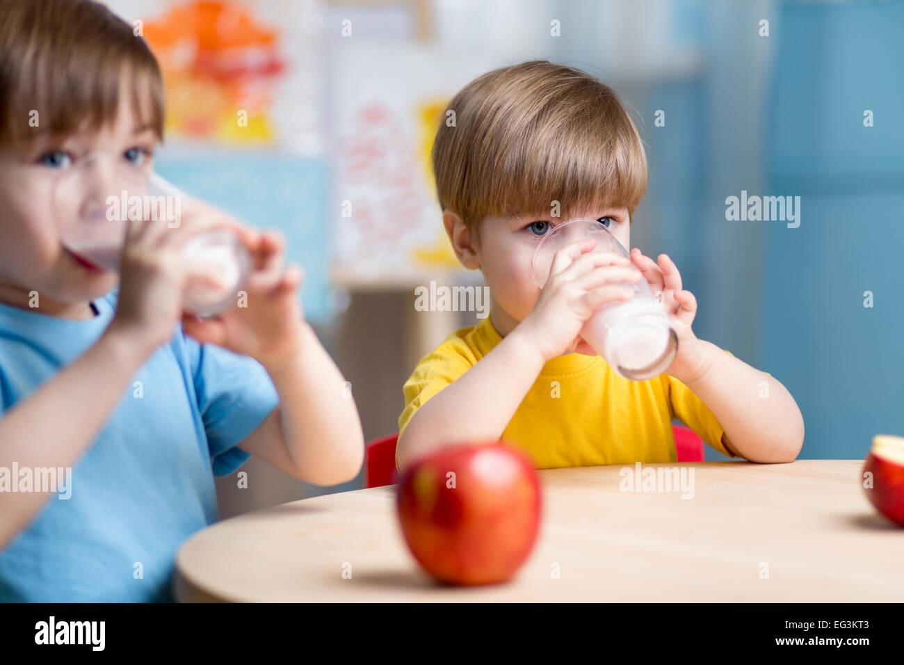 children eating healthy food at home Stock Photo - Alamy