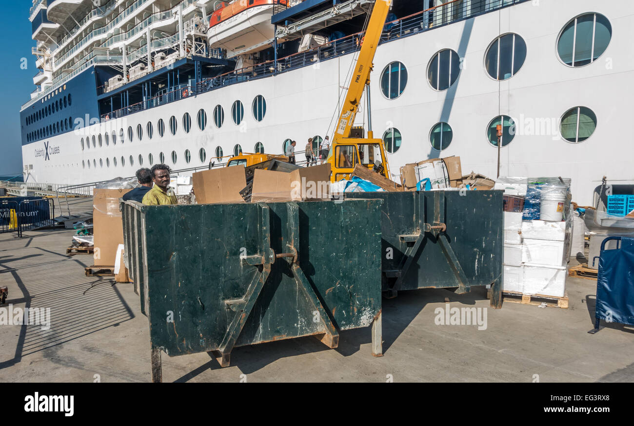 Cruise ship loading hi-res stock photography and images - Alamy