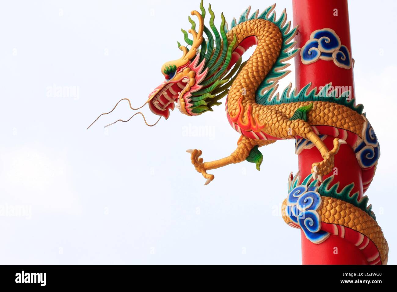 Gold dragon sculpture in the chinese temple hi-res stock photography ...