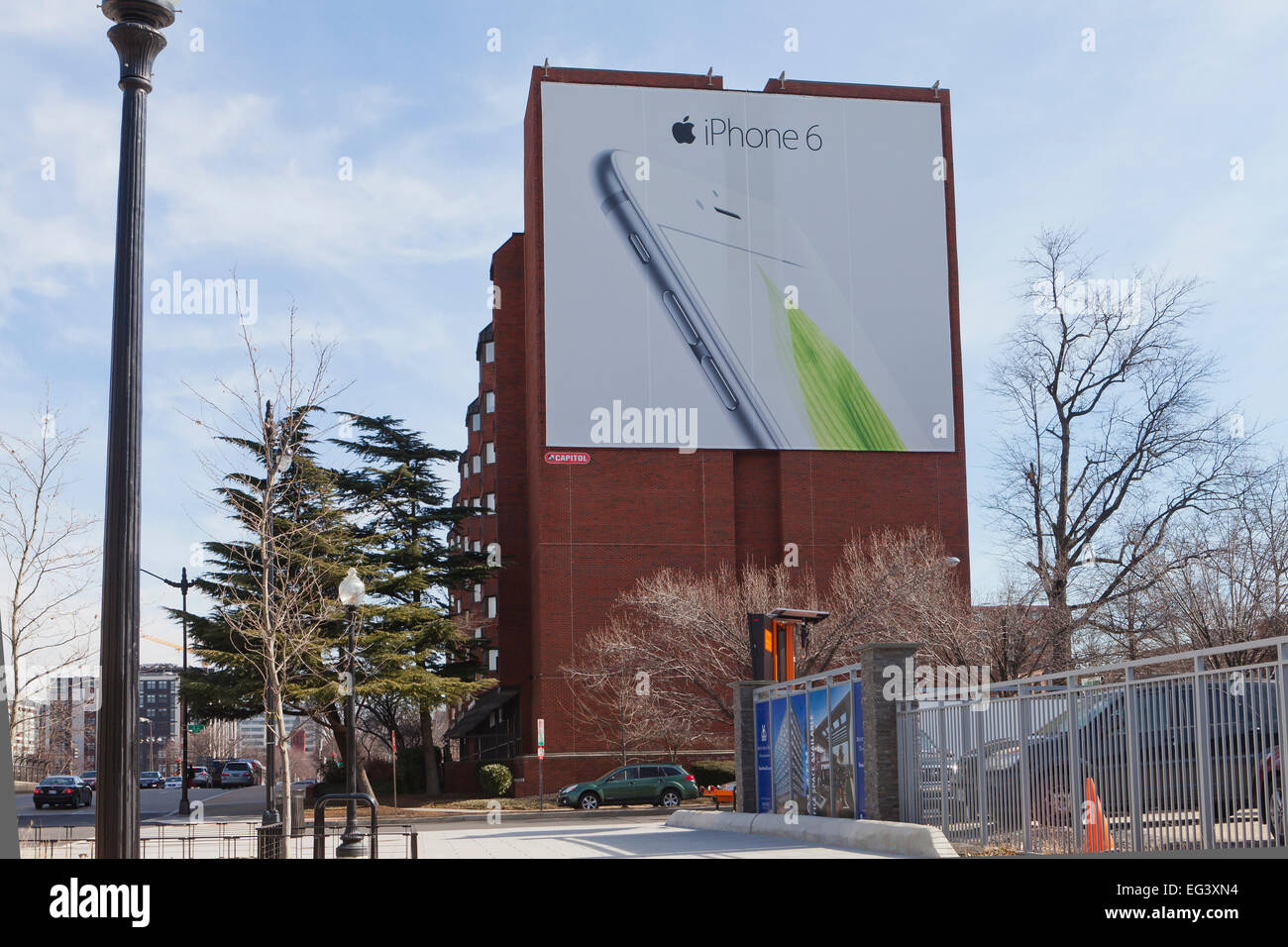 Apple iphone advertisement hi-res stock photography and images - Alamy