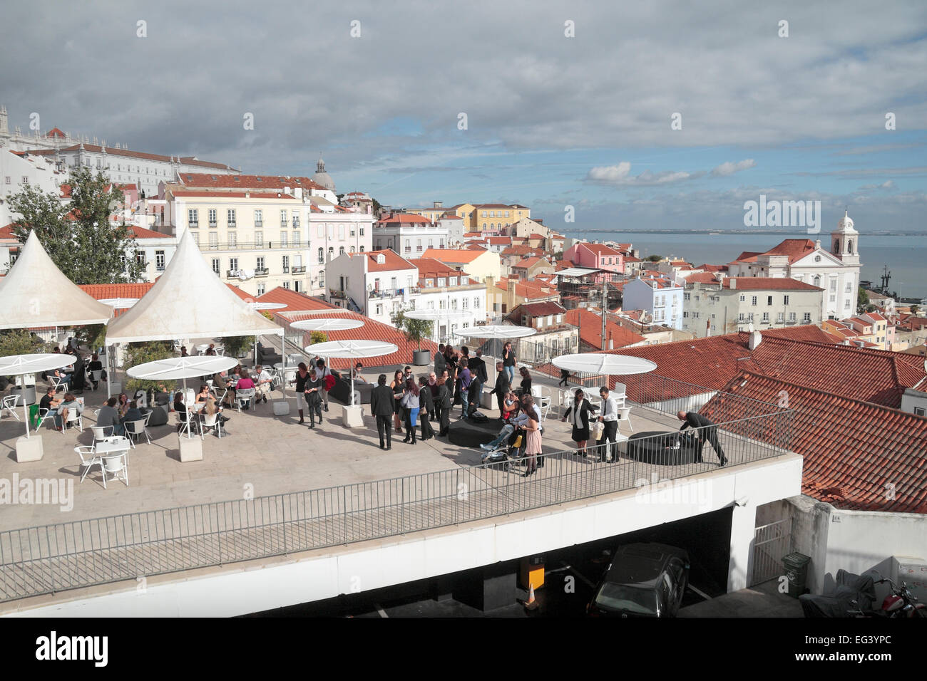 People rooftop terrace hi-res stock photography and images - Alamy
