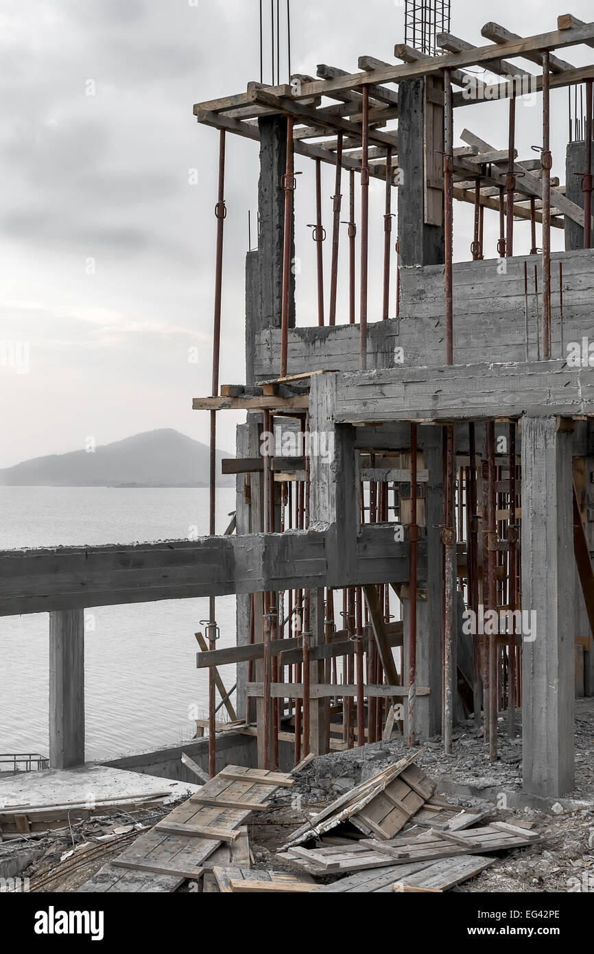 Diagonal columns building hi-res stock photography and images - Alamy