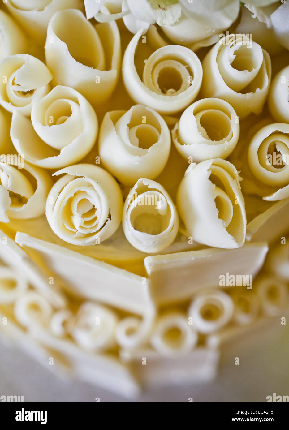 White chocolate wedding cake Stock Photo - Alamy