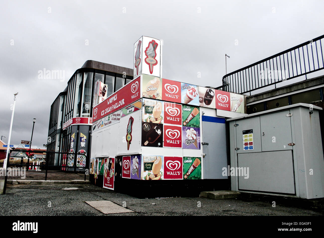 Kiosk closed for winter hi-res stock photography and images - Alamy