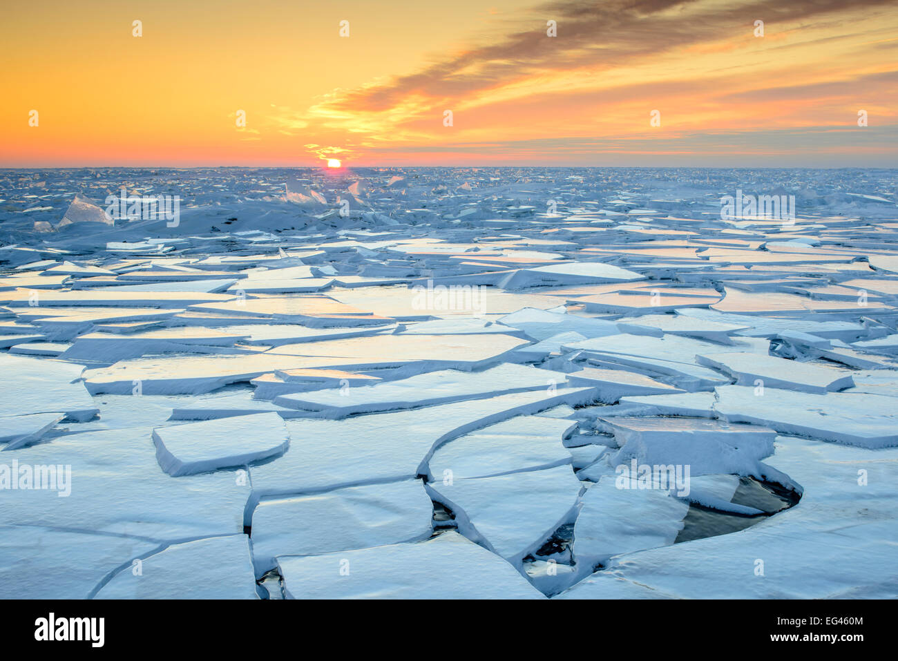 Broken ice sheets hi-res stock photography and images - Alamy