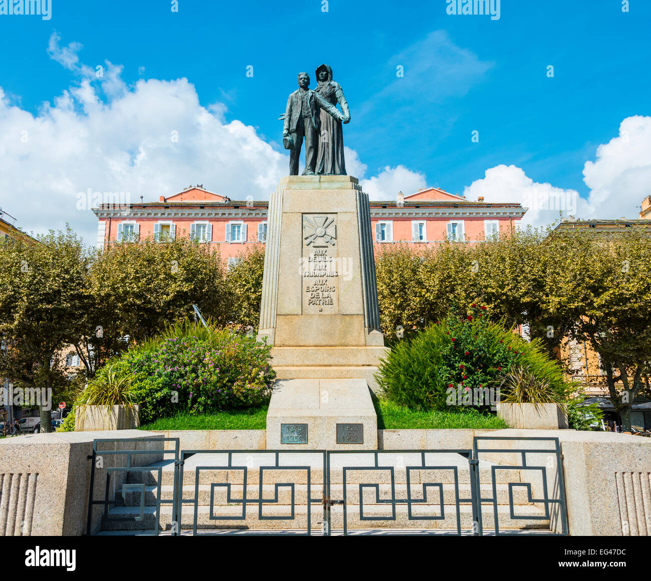 Monument aux morts hi-res stock photography and images - Alamy
