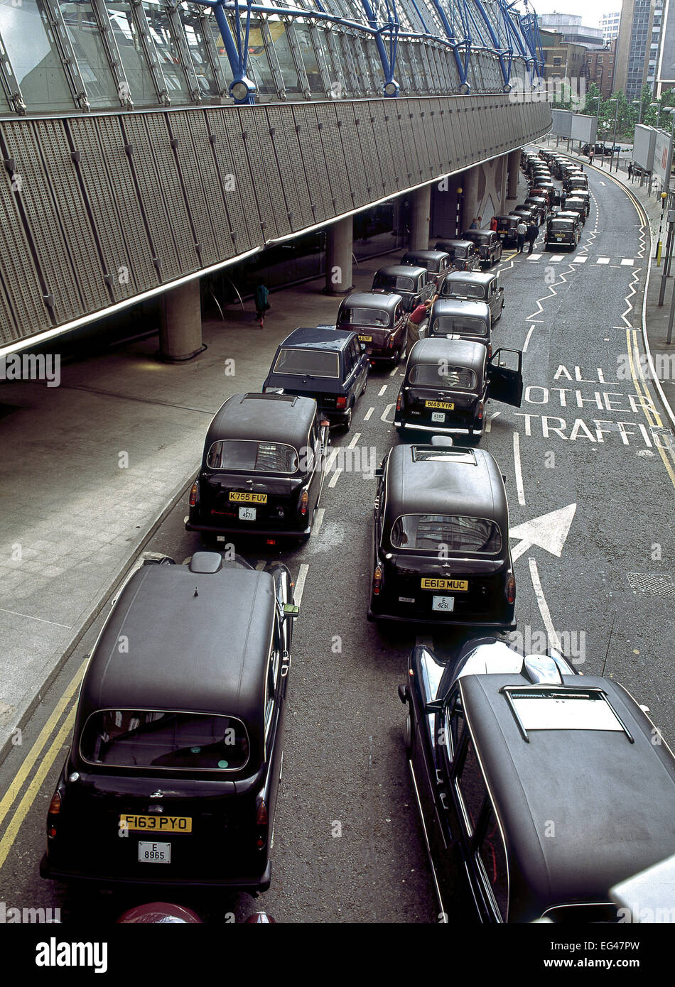 London taxi cabs in a queue Stock Photo - Alamy