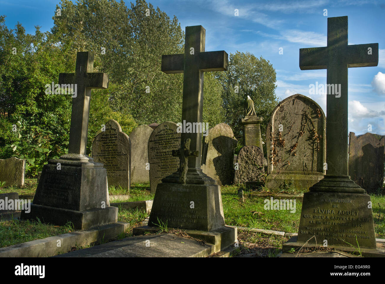 Graves in Kensal Green Cemetery London Stock Photo - Alamy