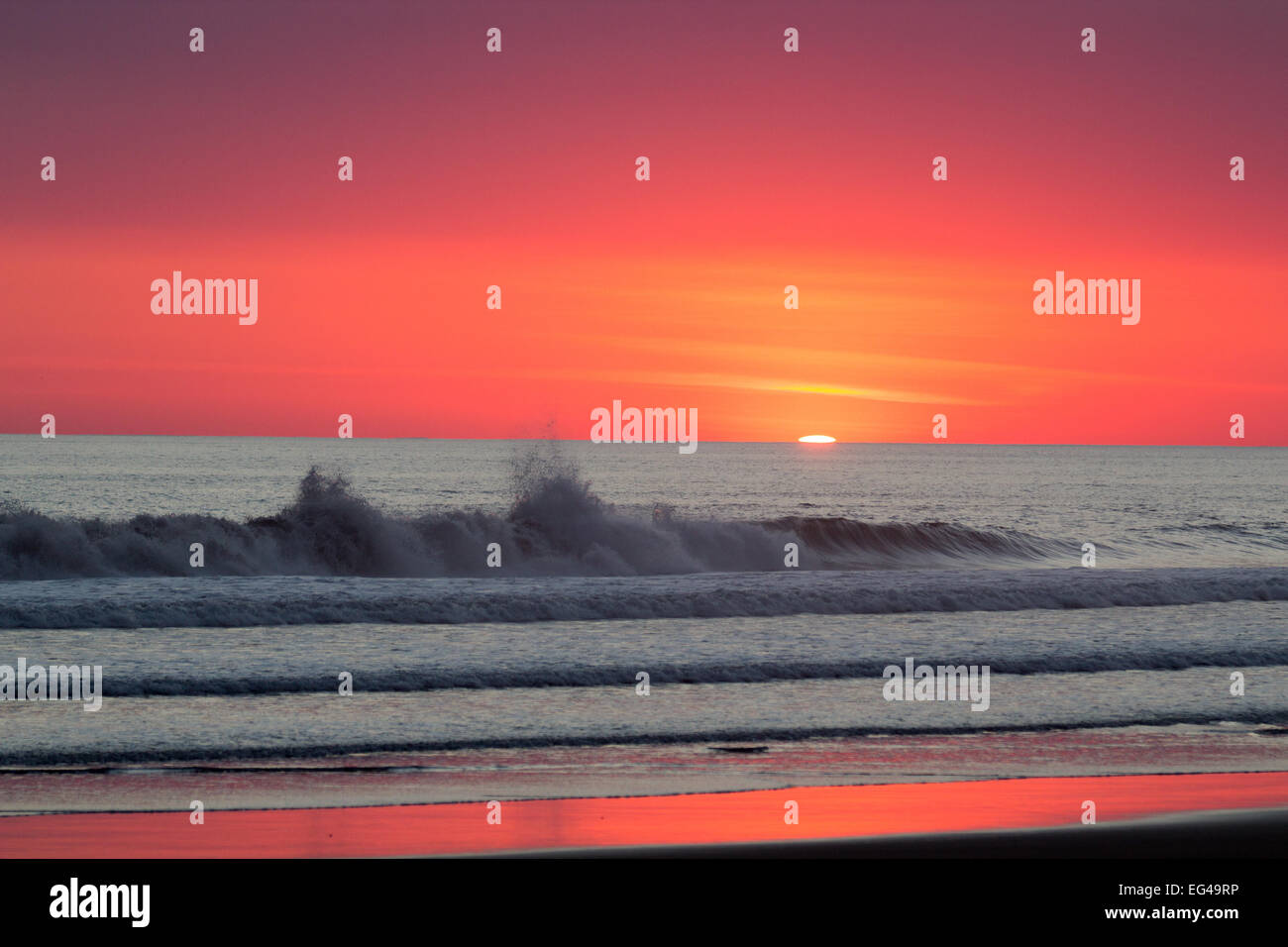 Tidal waves hi-res stock photography and images - Alamy