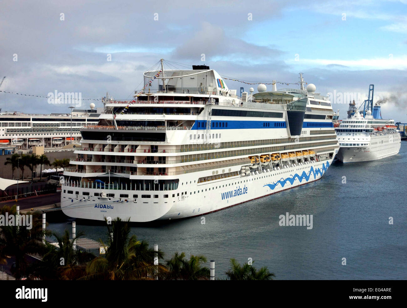 Cruise ship las palmas canary islands hi-res stock photography and ...