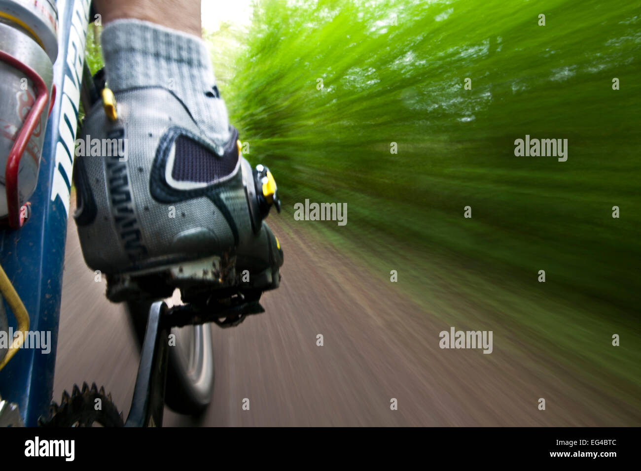 Close up on mountain biker"s foot pedalling in Cascade foothills ...