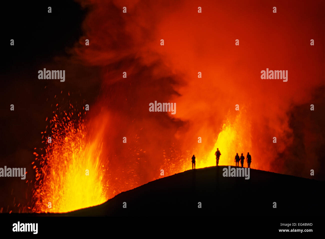 People watching the Fissure eruption Chico volcano into 9km diameter ...