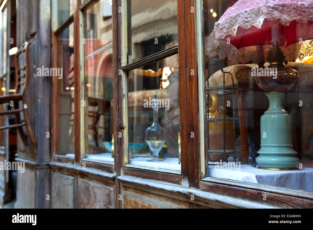 Objects in the window of an antique shop Stock Photo - Alamy