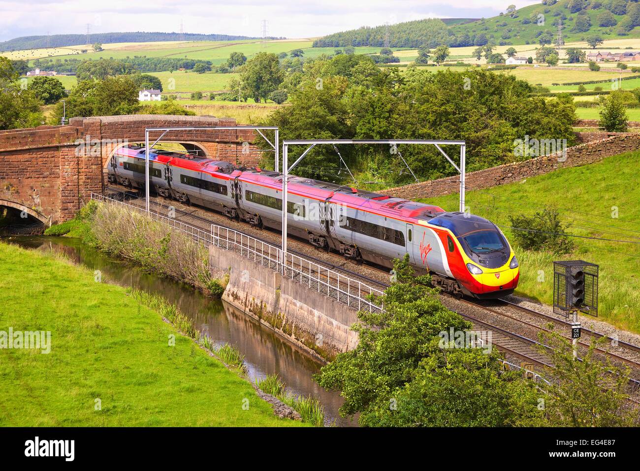 Class 390 Pendolino Virgin train train. Kitchenhill Penrith West Coast ...