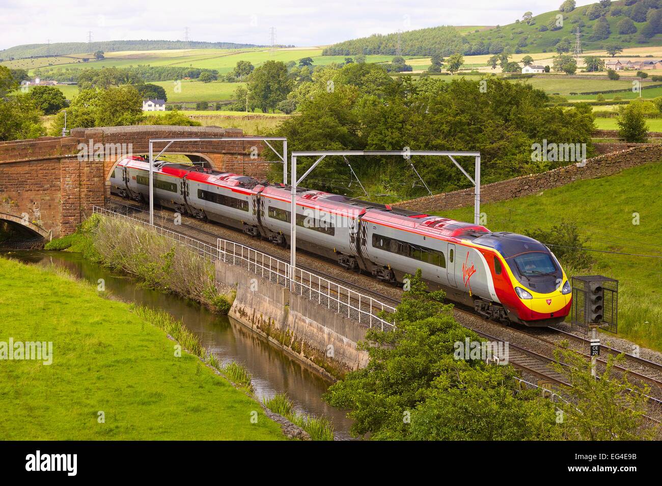 Class 390 Pendolino Virgin train train. Kitchenhill Penrith West Coast ...