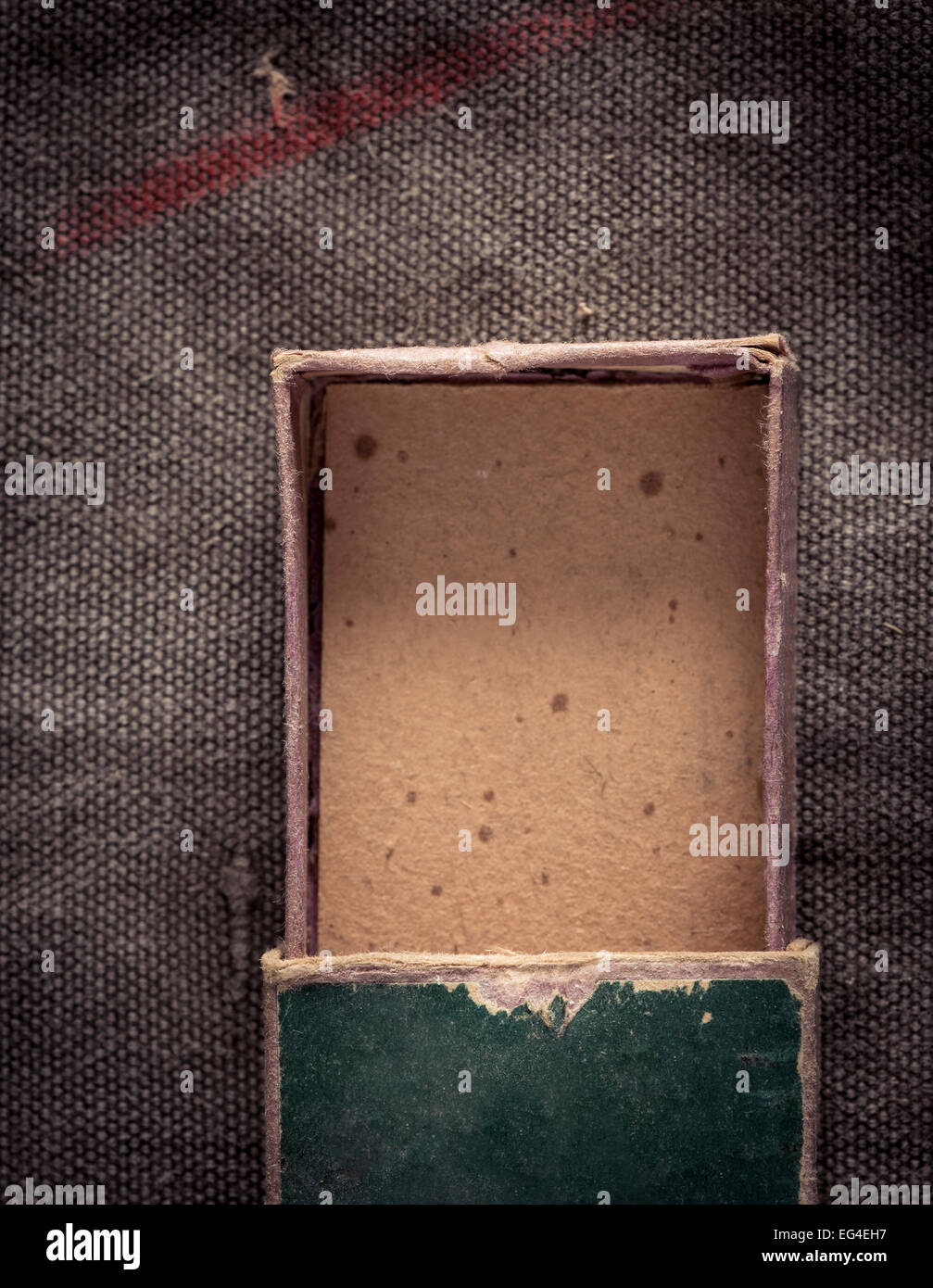 Top view of open and empty old fashioned paper box Stock Photo - Alamy