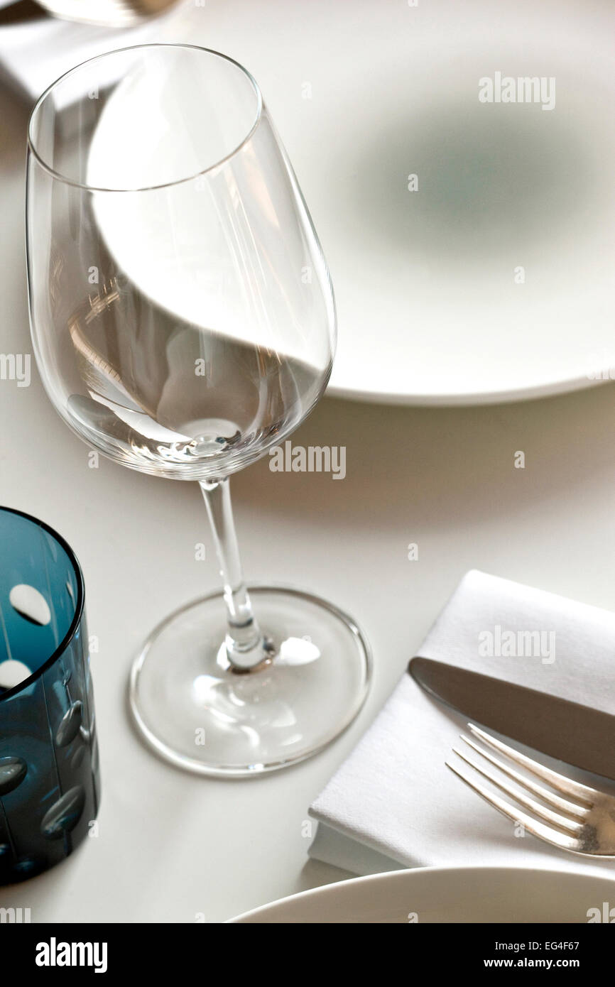 Table set up in a restaurant Stock Photo - Alamy
