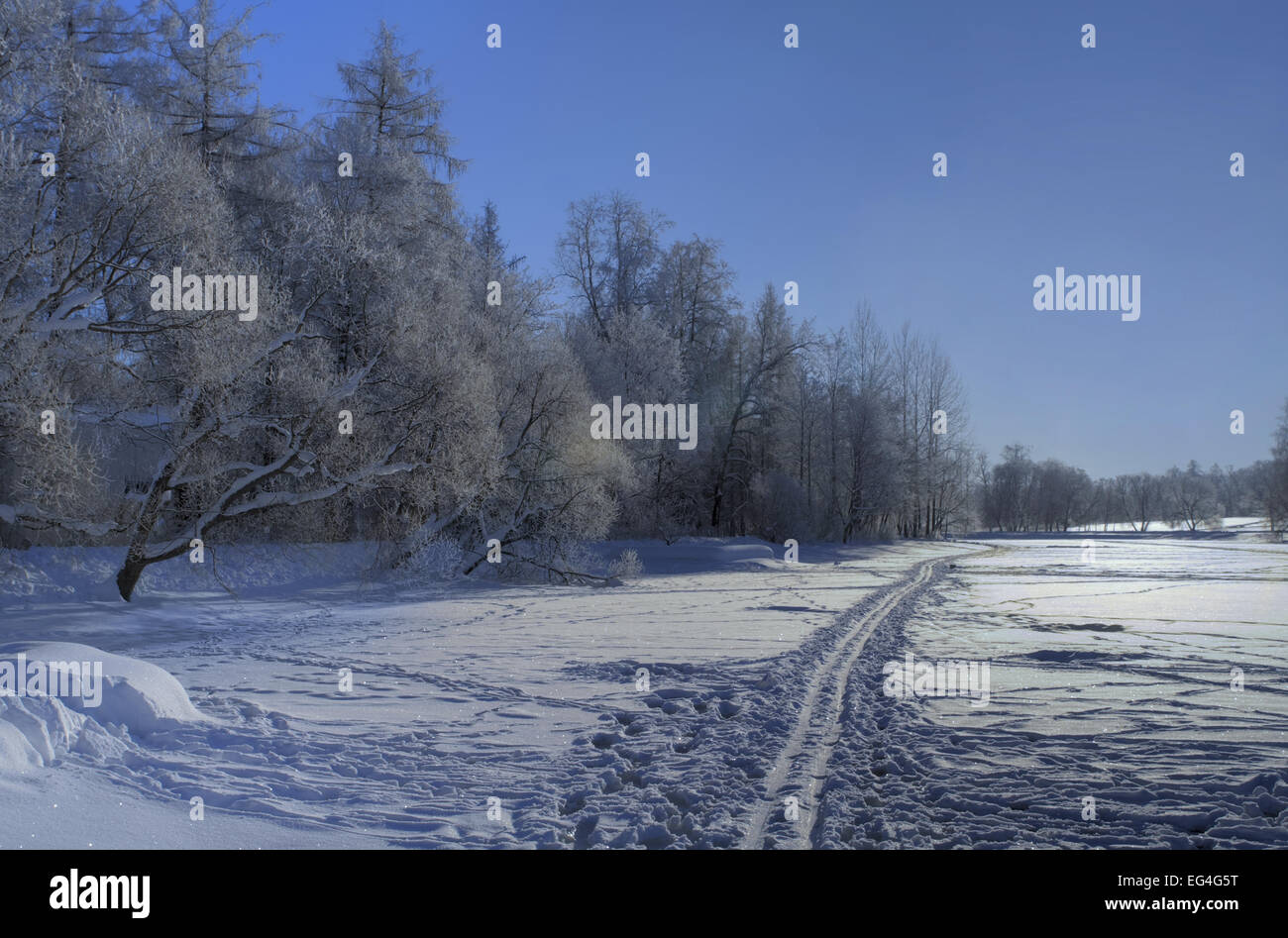 Clear bright winter sky hi-res stock photography and images - Alamy