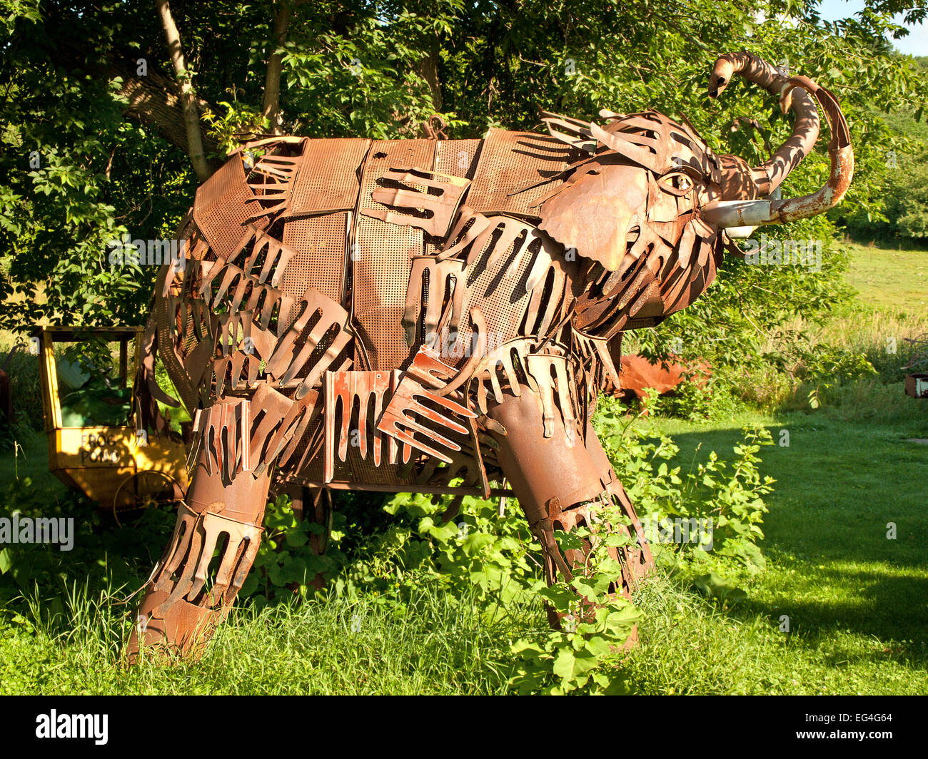 Metal elephant hi-res stock photography and images - Alamy