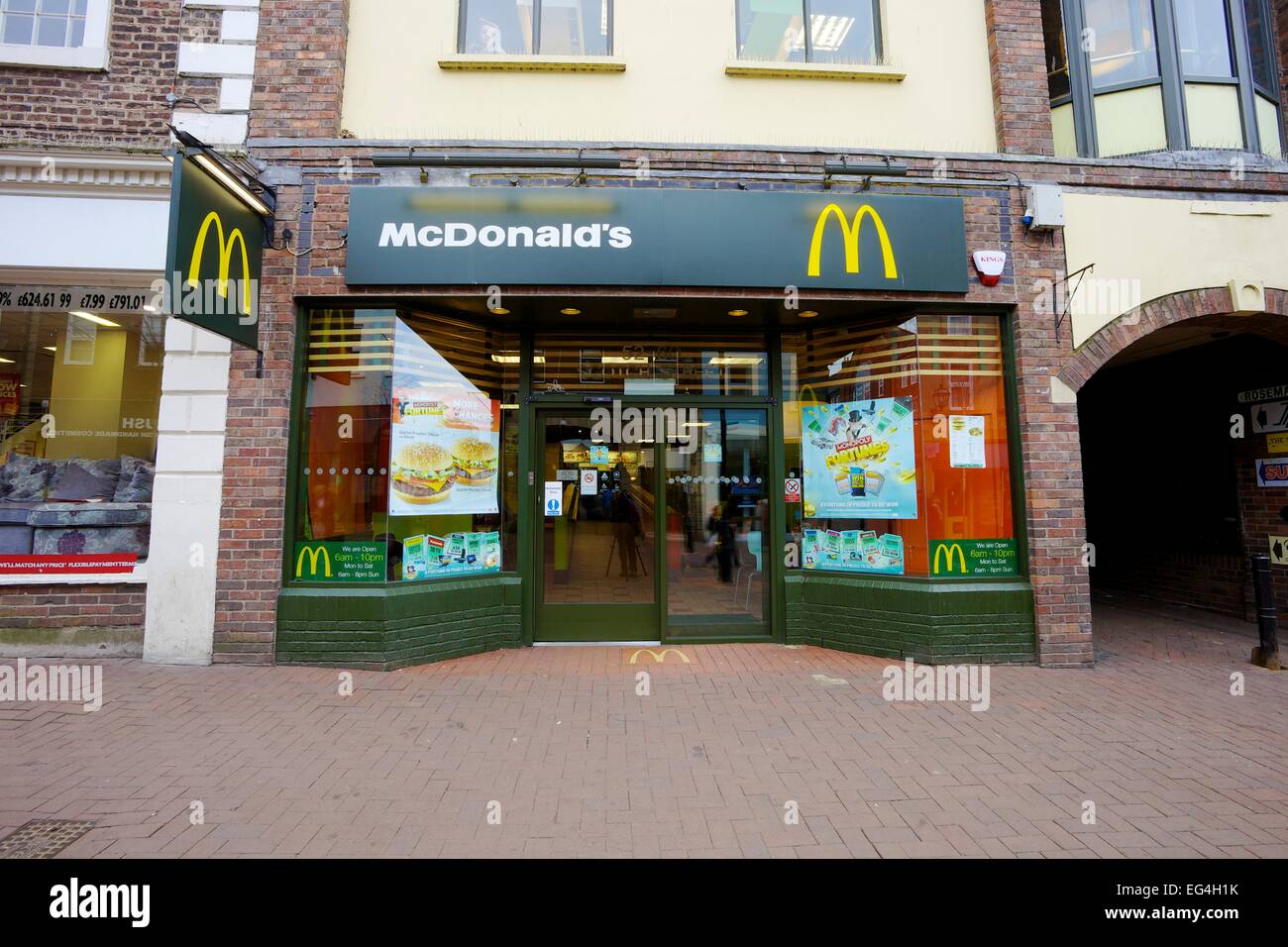 Mcdonalds exterior hi-res stock photography and images - Alamy